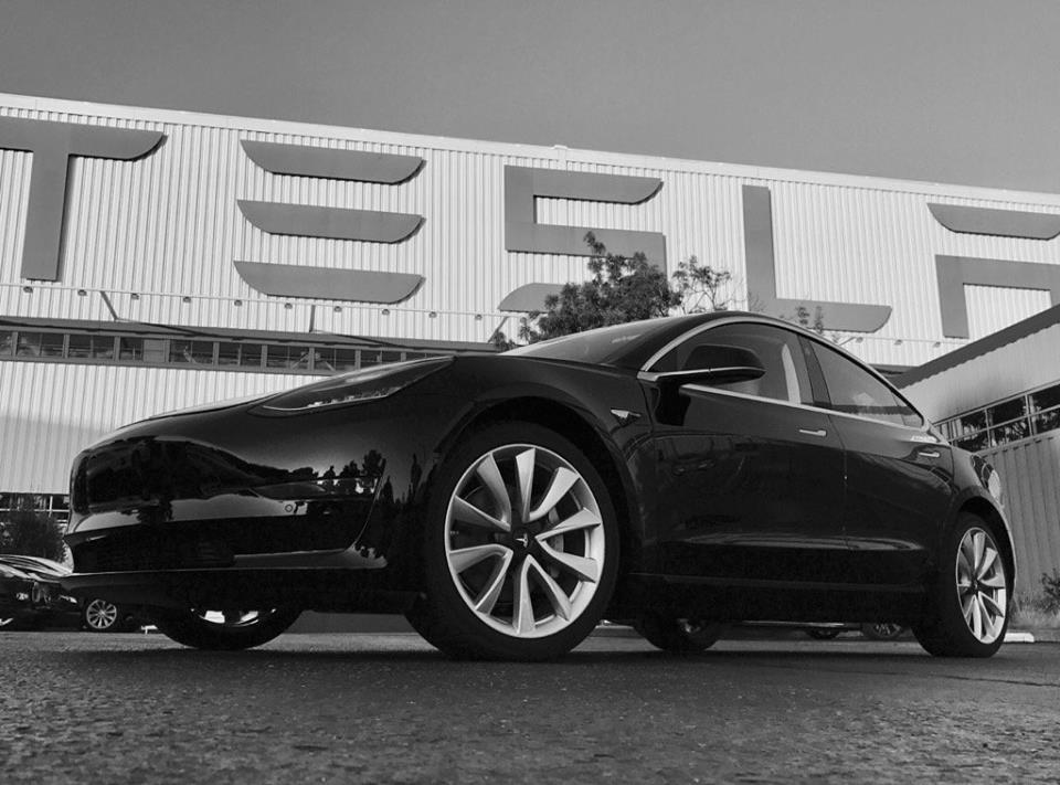 El nuevo Modelo 3 de Tesla tiene una gran ventaja en su diseño - Emprenomic